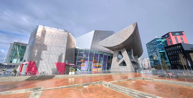 GCSE Geography | Urban regeneration in Manchester - Salford Quays (UK ...